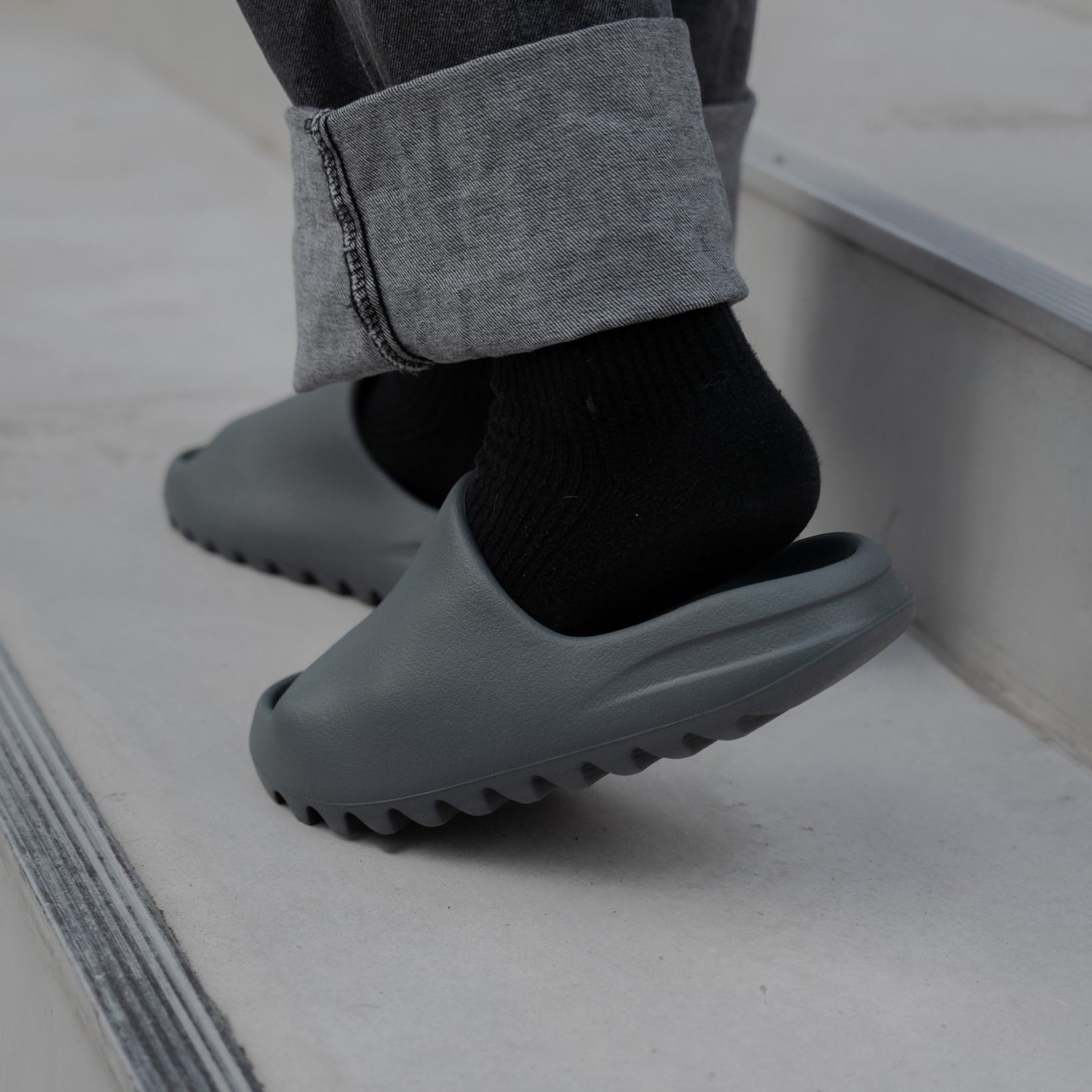 Dép Adidas Yeezy Slide Slate Marine ID2349