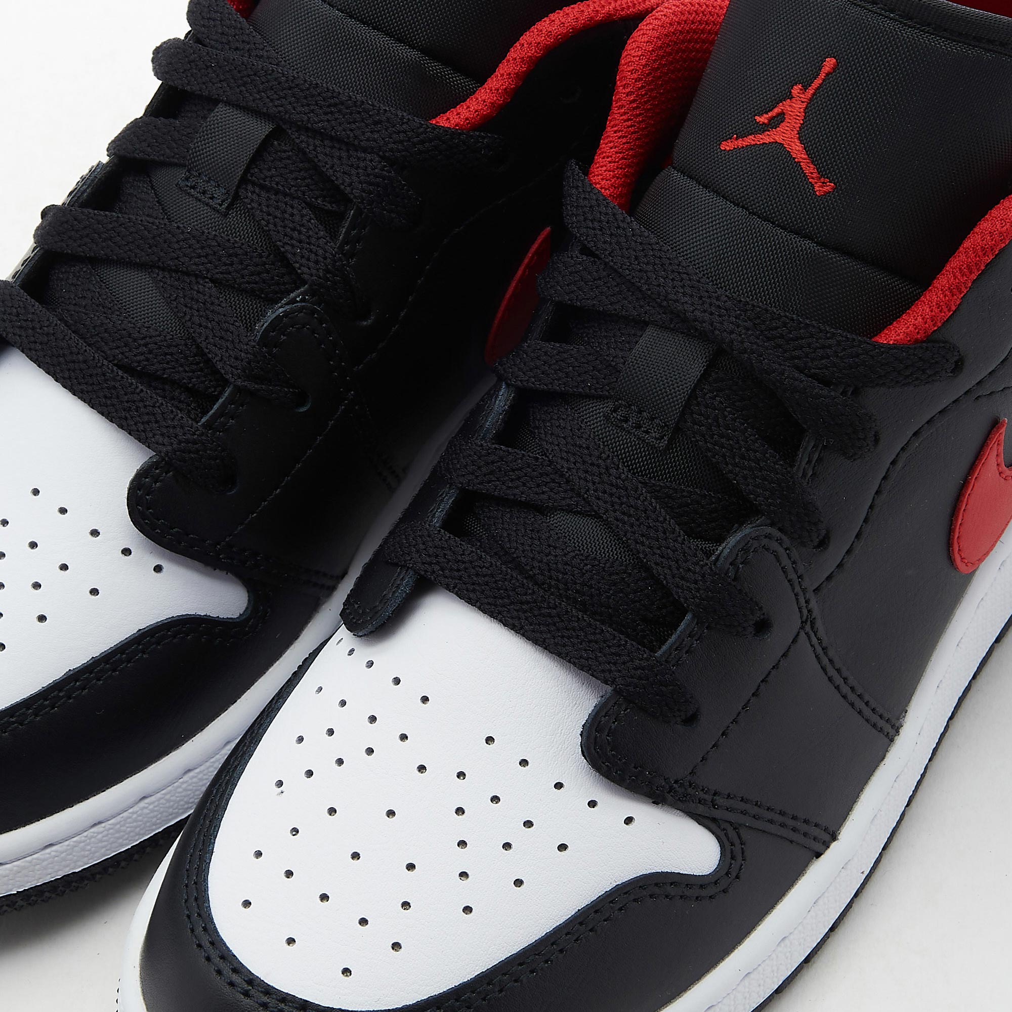 Giày Nike Air Jordan 1 Low GS Black Fire Red 553560-063