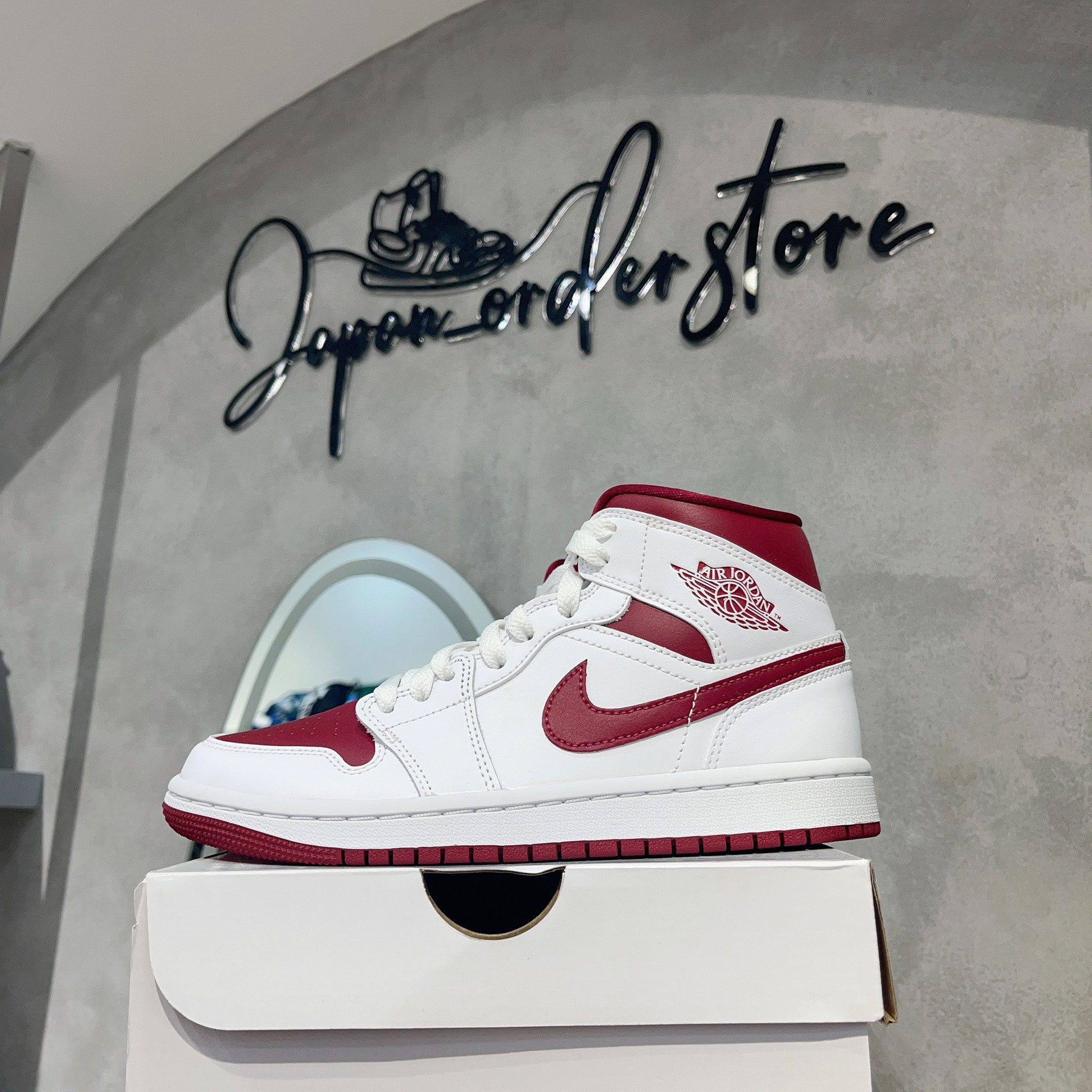 Giày Nike Air Jordan 1 Mid ‘Reverse Chicago’ | BQ6472-161