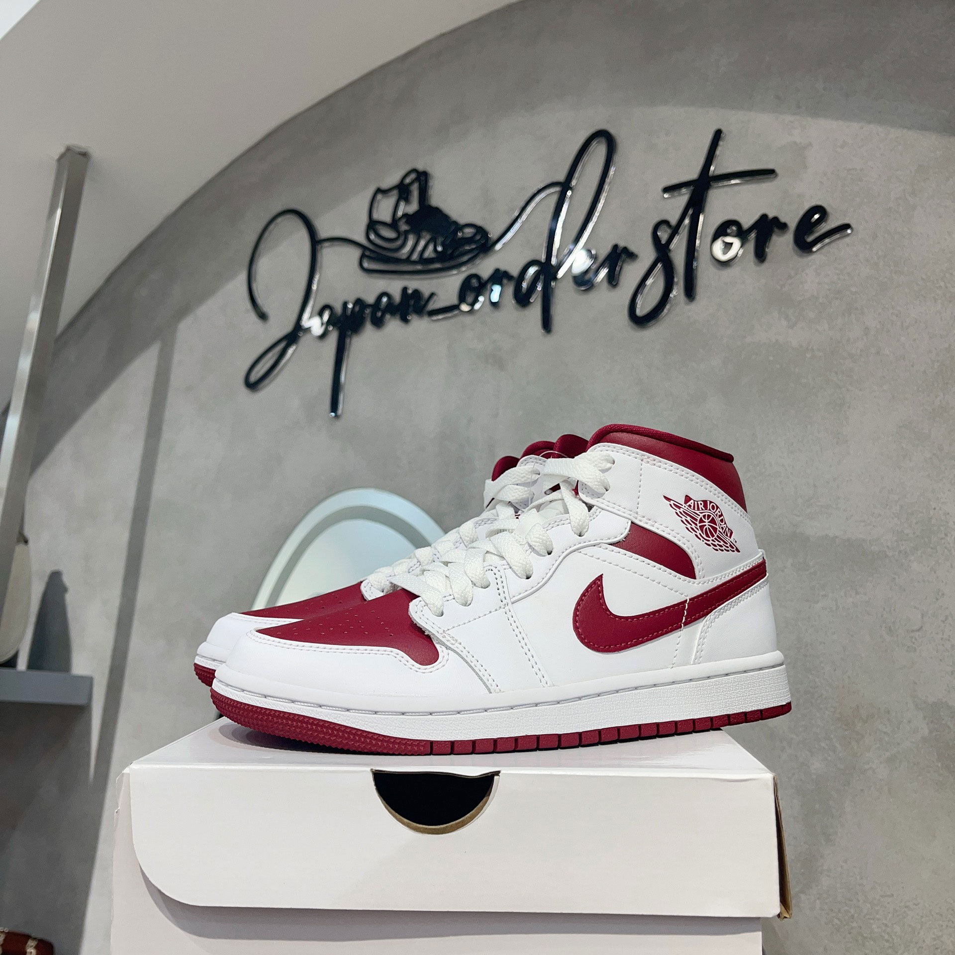 Giày Nike Air Jordan 1 Mid ‘Reverse Chicago’ | BQ6472-161