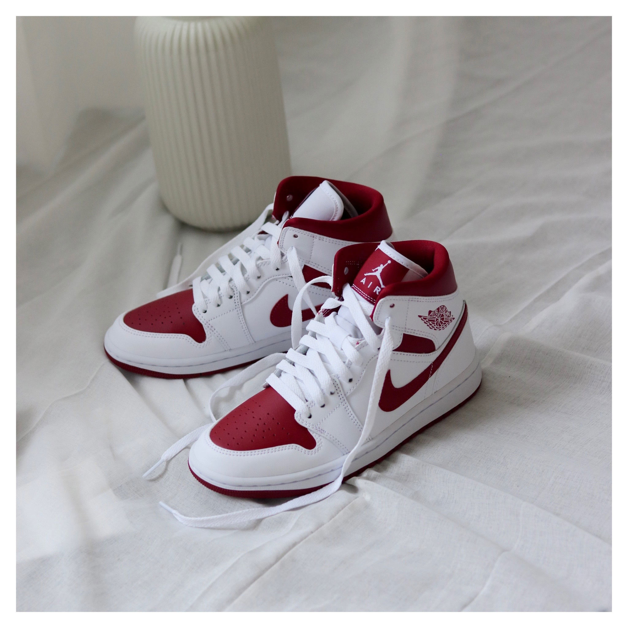 Giày Nike Air Jordan 1 Mid ‘Reverse Chicago’ | BQ6472-161