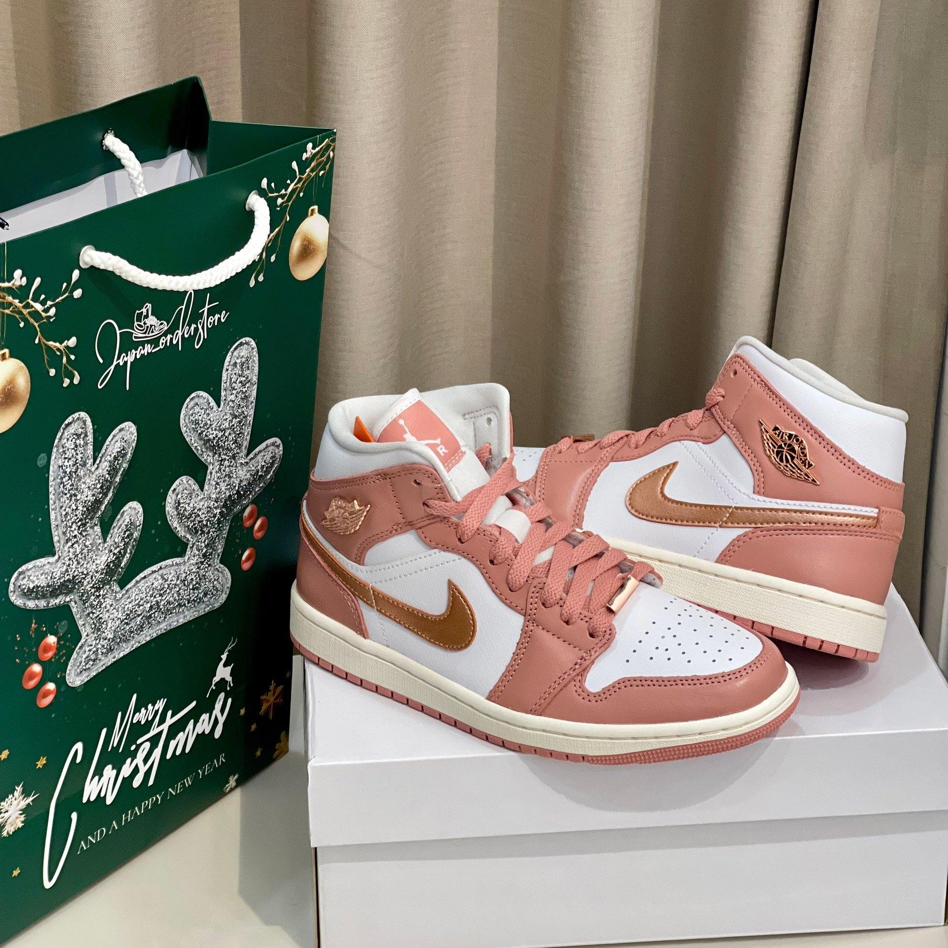 Giày Nike Air Jordan 1 Mid SE Red Stardust FB9892-670