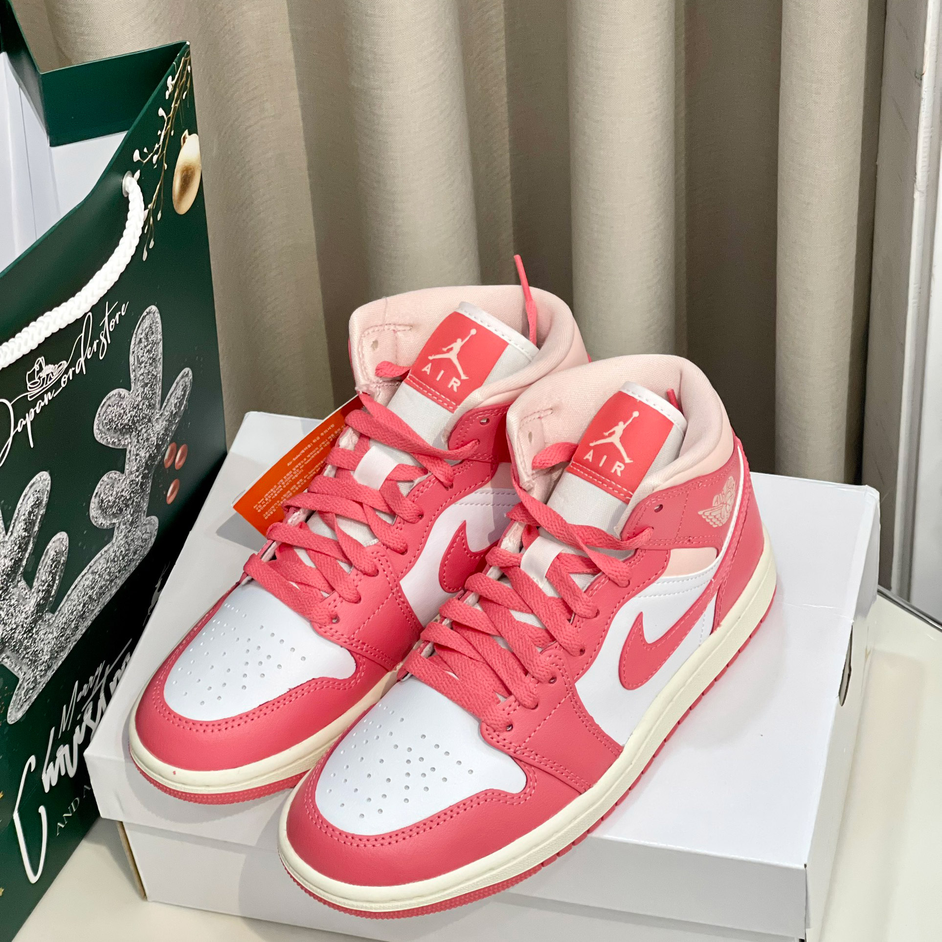 Giày Nike Air Jordan Mid Strawberries Cream BQ6472-186