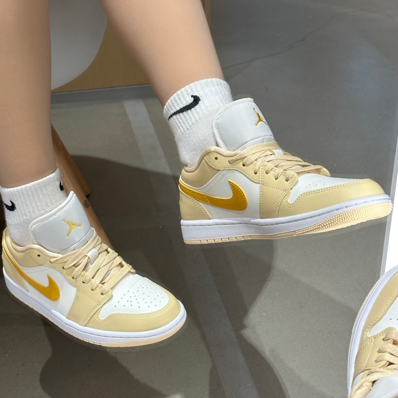 Giày Air Jordan 1 Low Pale Vanilla Yellow Ochre DC0774-170