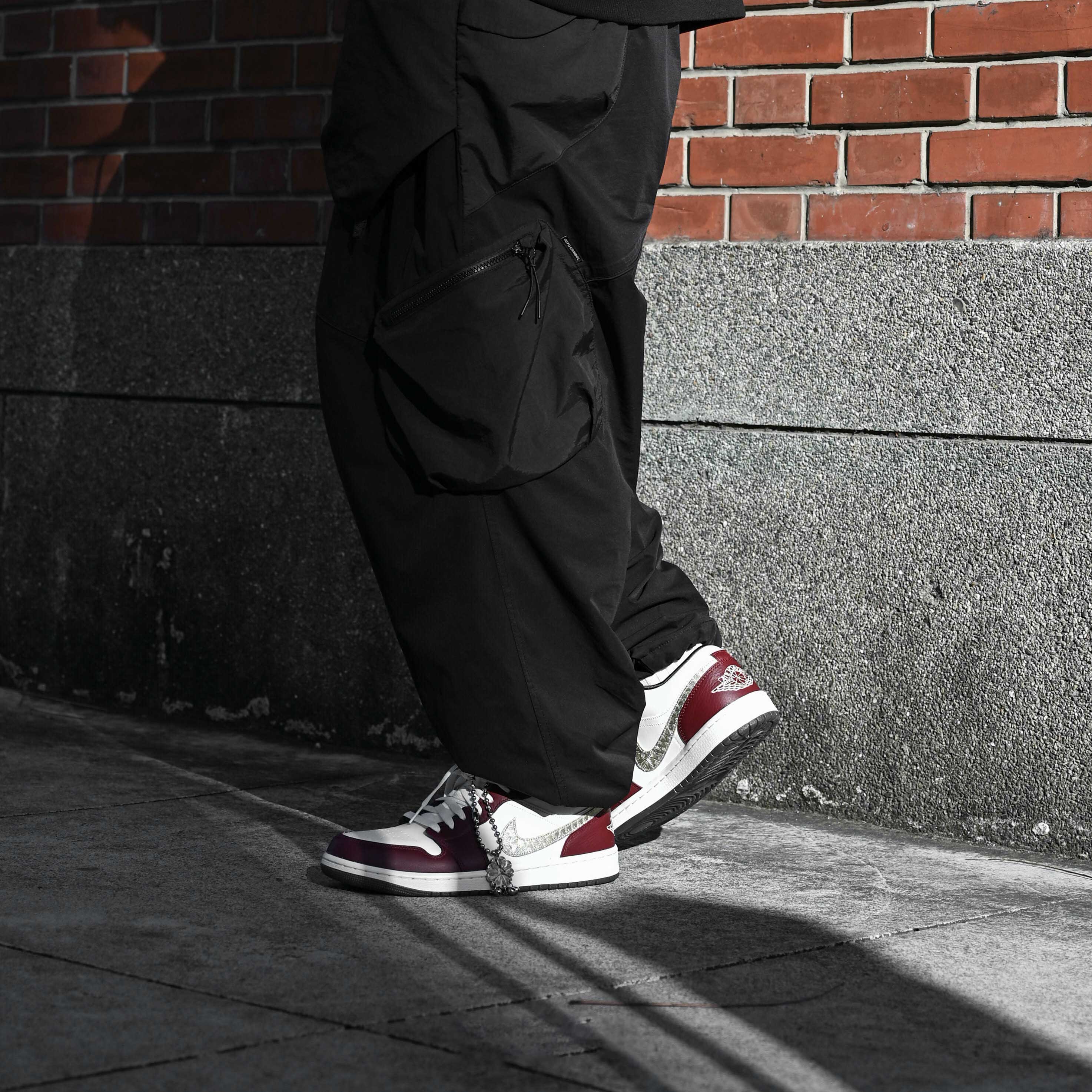 Giày Air Jordan 1 Low SE Year of the Dragon FJ5735-100