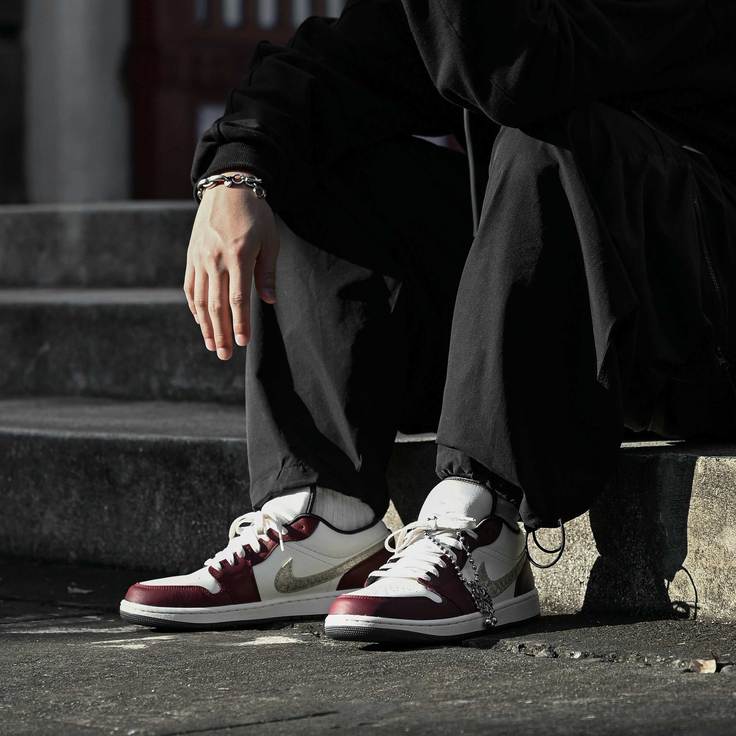 Giày Air Jordan 1 Low SE Year of the Dragon FJ5735-100