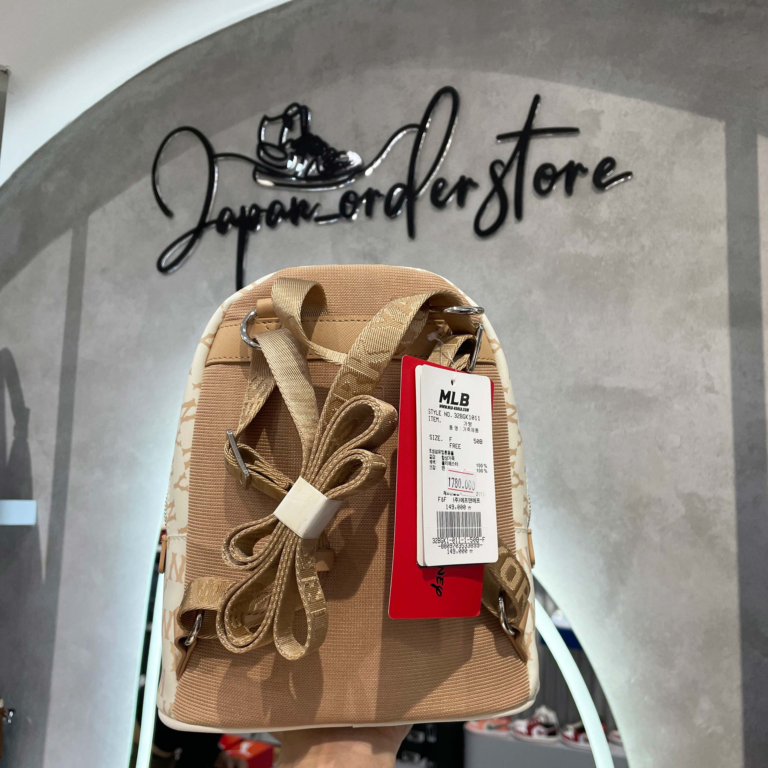 Balo Mini MLB x DISNEY Monogram Ivory NYK 32BGK1011-50B