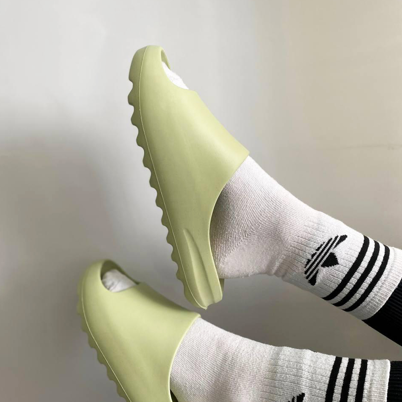 Dép Adidas Yeezy Slide Resin FZ5904 - JapanOrderstore