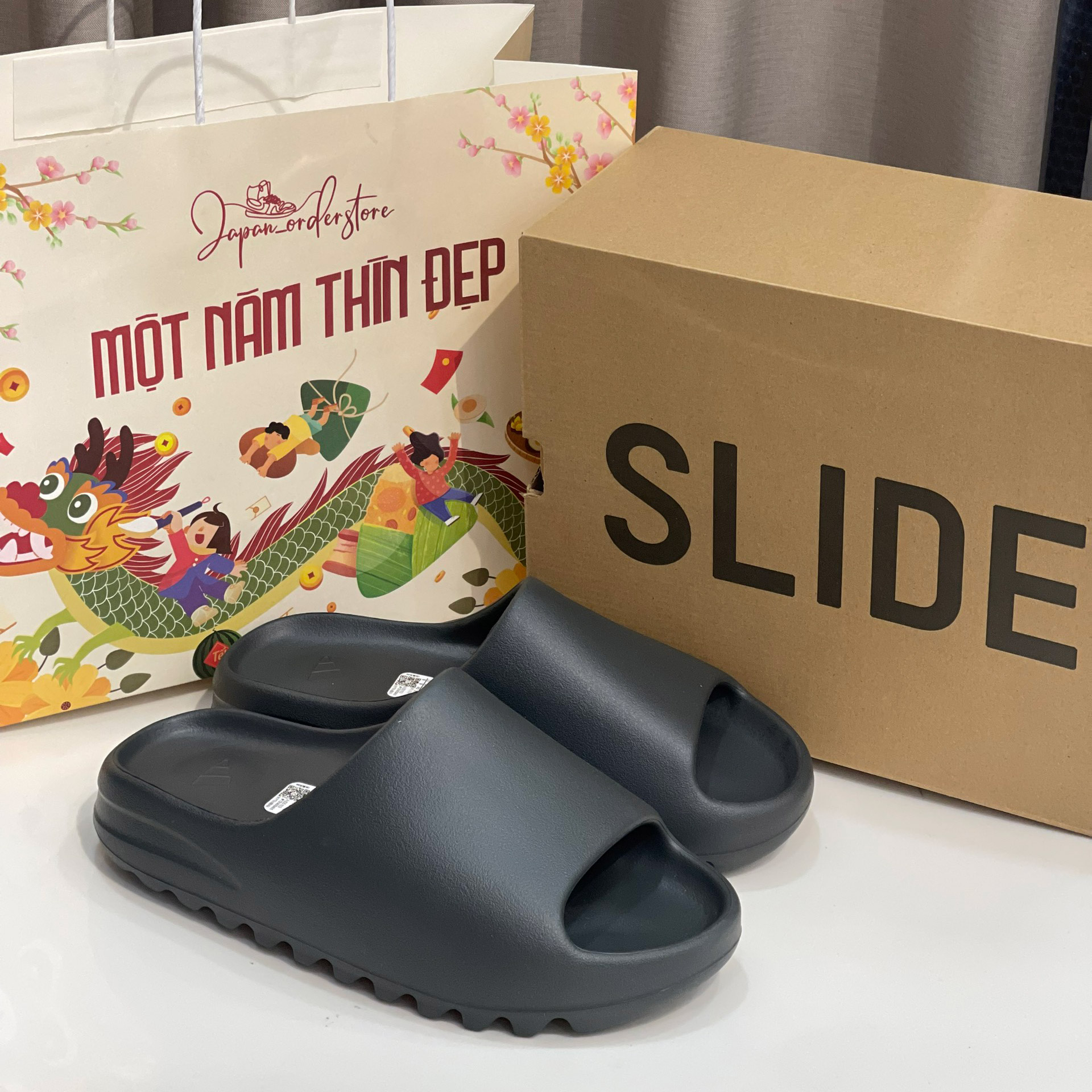 Dép Adidas Yeezy Slides Dark Onyx ID5103 Japan_Orderstore