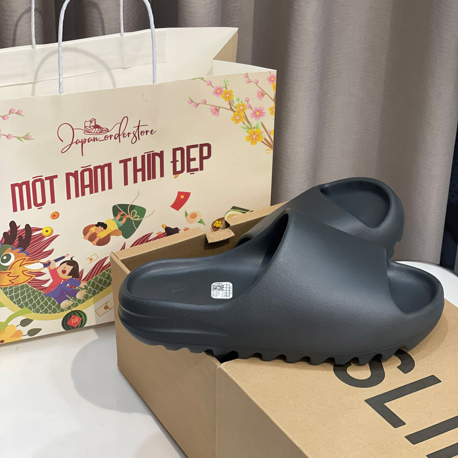 Dép Adidas Yeezy Slides Dark Onyx ID5103 Japan_Orderstore