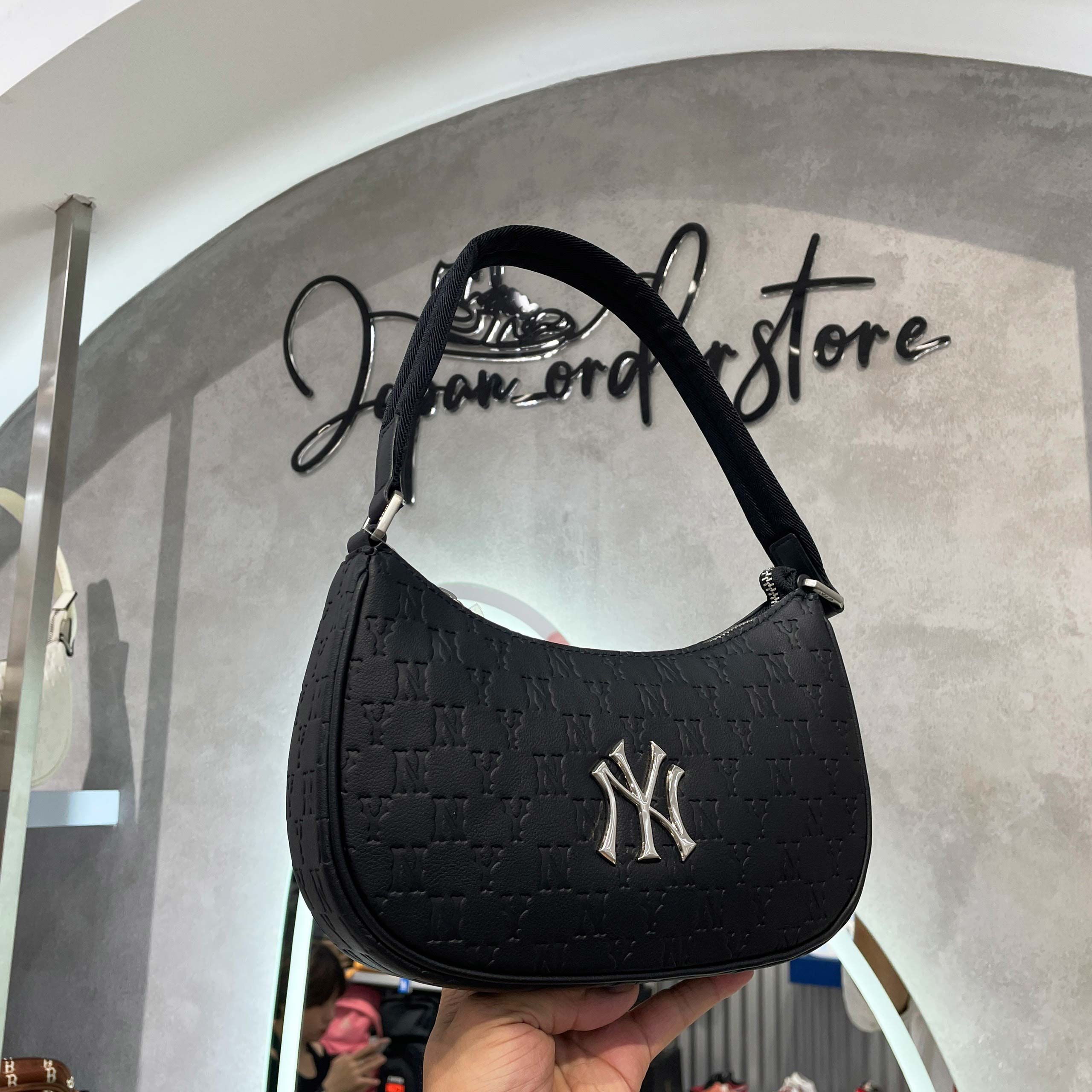 Túi MLB Monogram Embossed Hobo Bag New York 3ABQS022N 50BKS