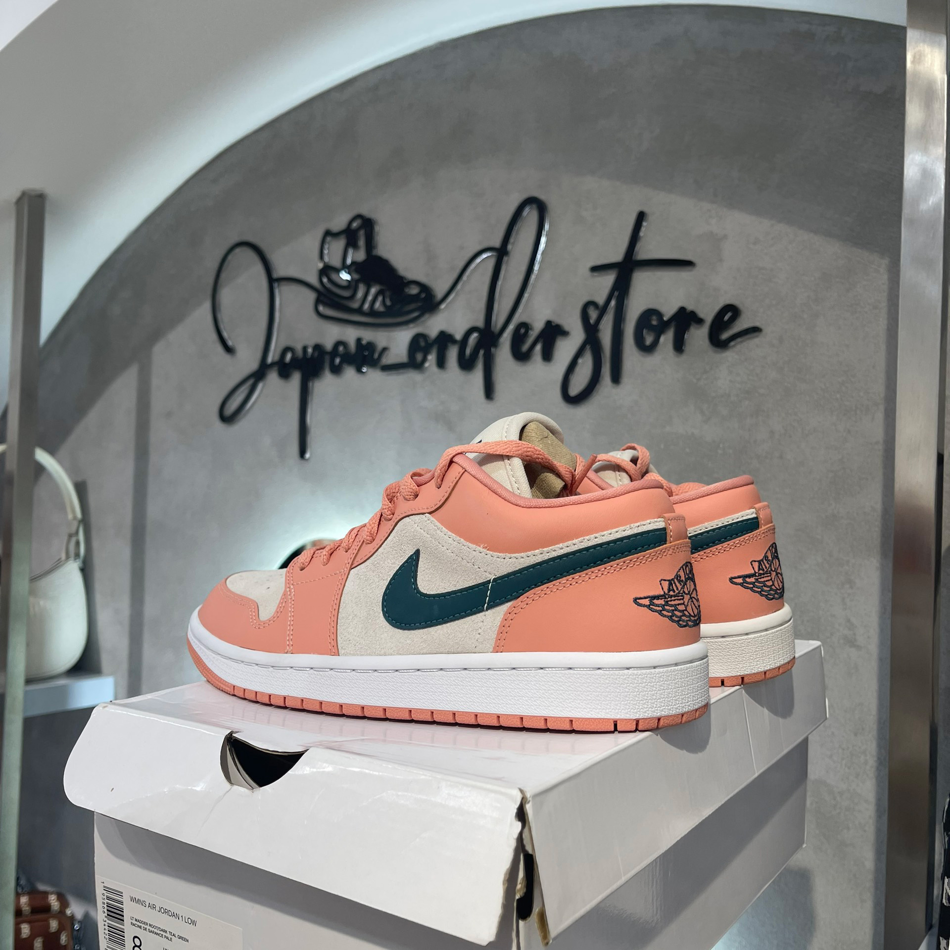 Nike Air Jordan 1 Low 'Light Madder Root' | DC0774-800