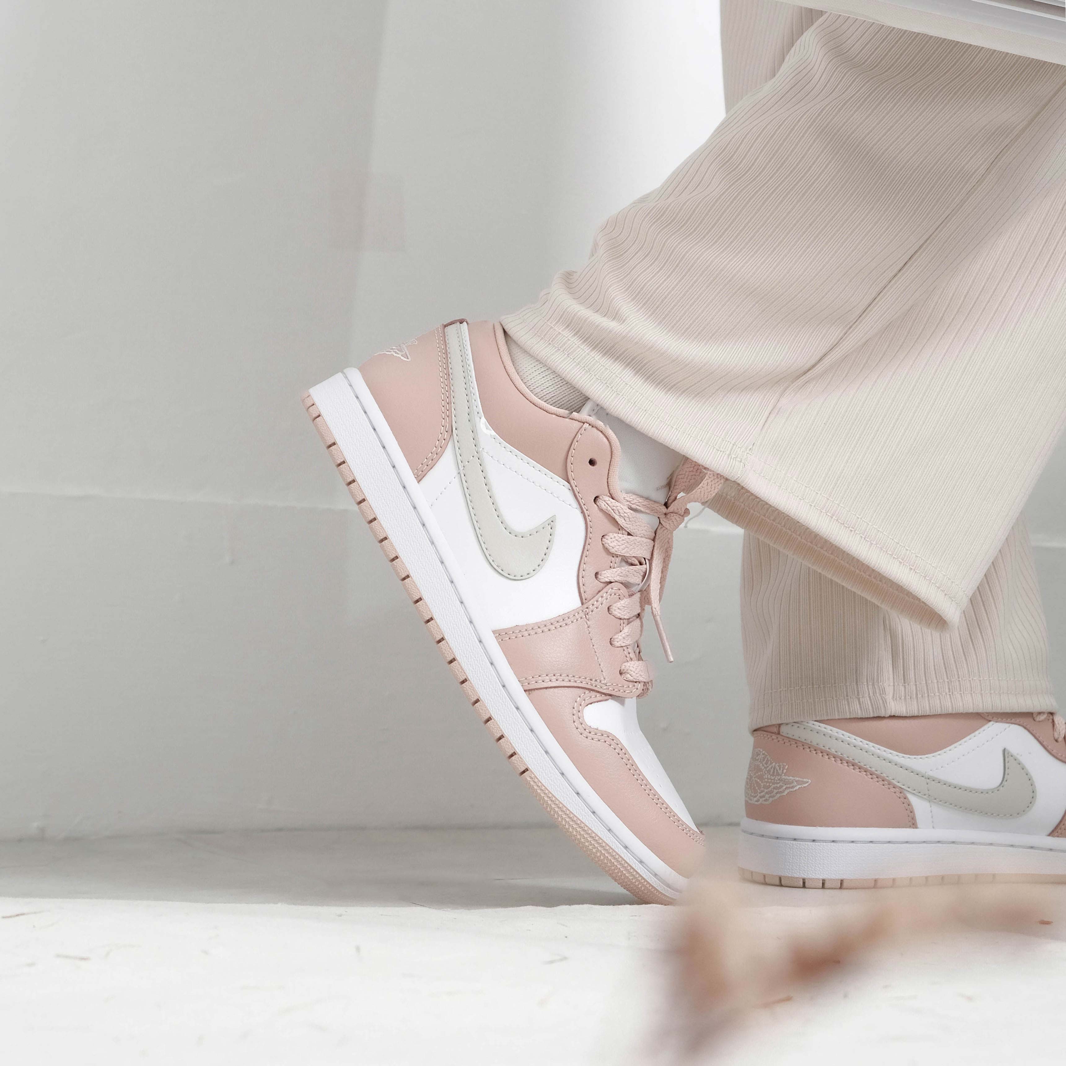 Giày Nike Air Jordan 1 Low Crimson Tint DC0774-120