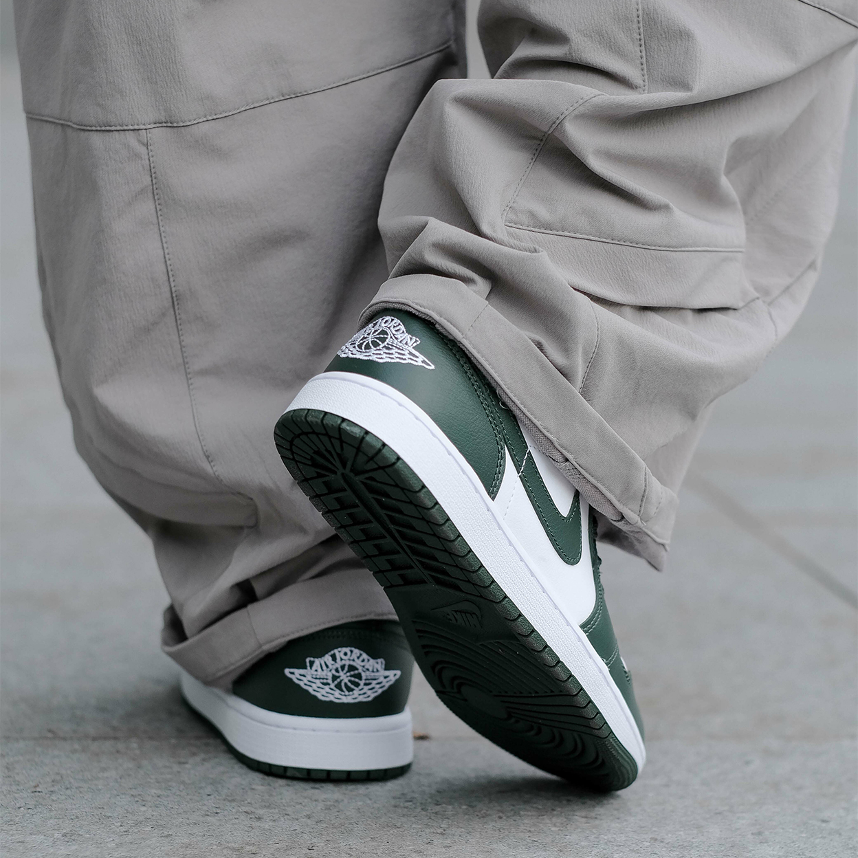Giày Nike Air Jordan 1 Low Galactic Jade DC0774-113