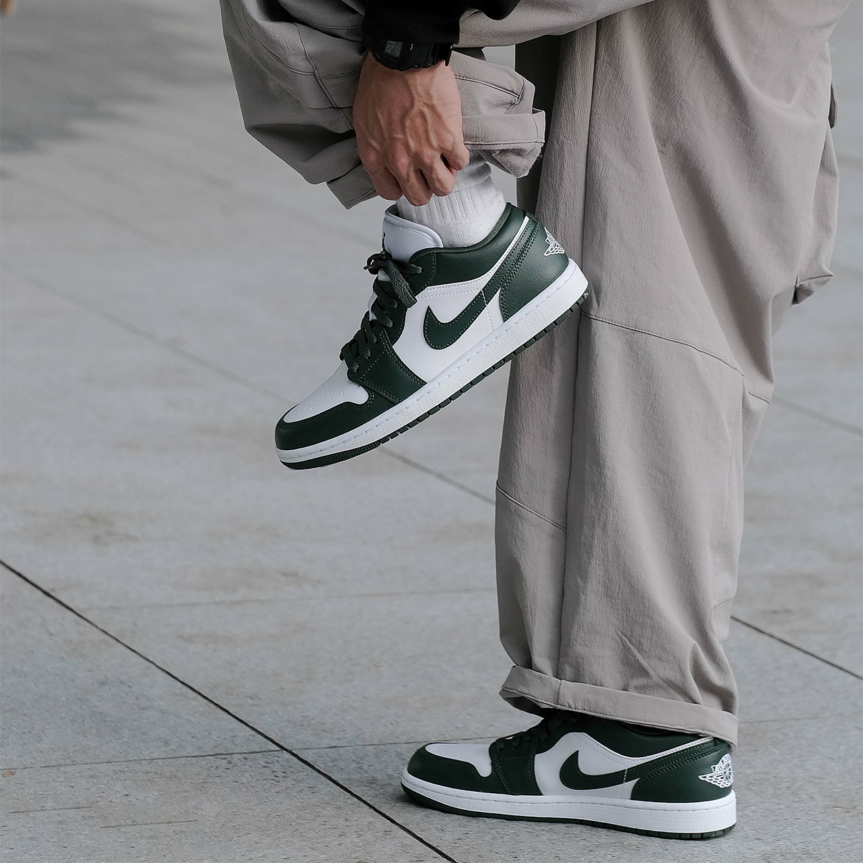 Giày Nike Air Jordan 1 Low Galactic Jade DC0774-113