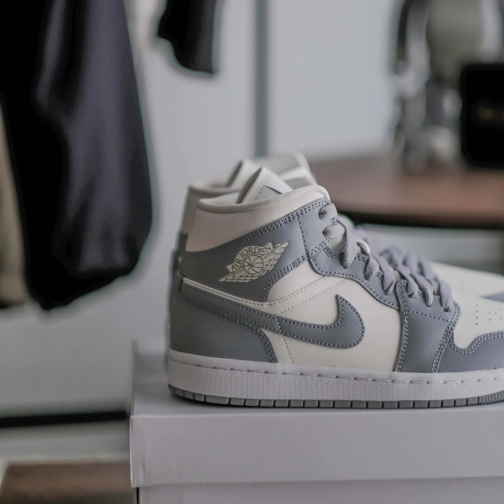 Giày Nike Air Jordan 1 Mid Grey Sail BQ6472-115