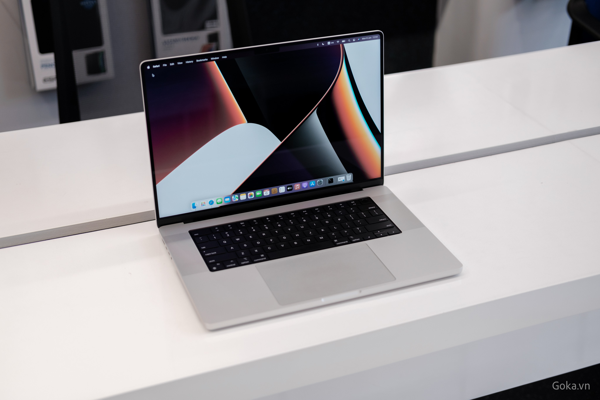 MacBook Pro 16" M1 Pro 10CPU-16GPU 16GB 512GB Chính hãng | Goka