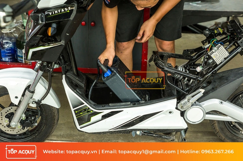 Thay Pin xe máy điện VinFast Impes chính hãng tốt nhất 2023