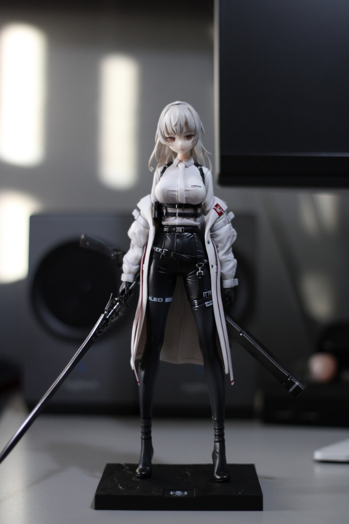 MÔ HÌNH A-Z: [F01] 1/7 Complete Figure (ALUMINA)FIGURE CHÍNH HÃNG