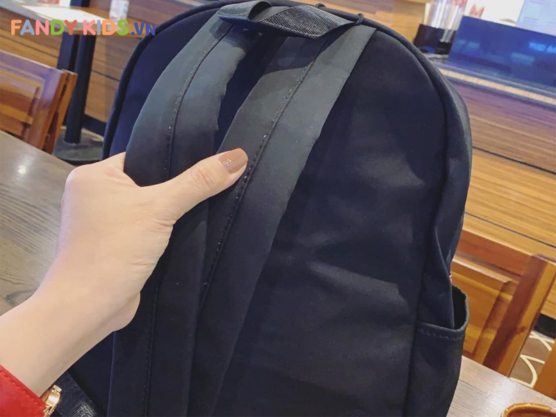 Hướng dẫn cách đeo balo đúng cách giúp bảo vệ cột sống cho bé