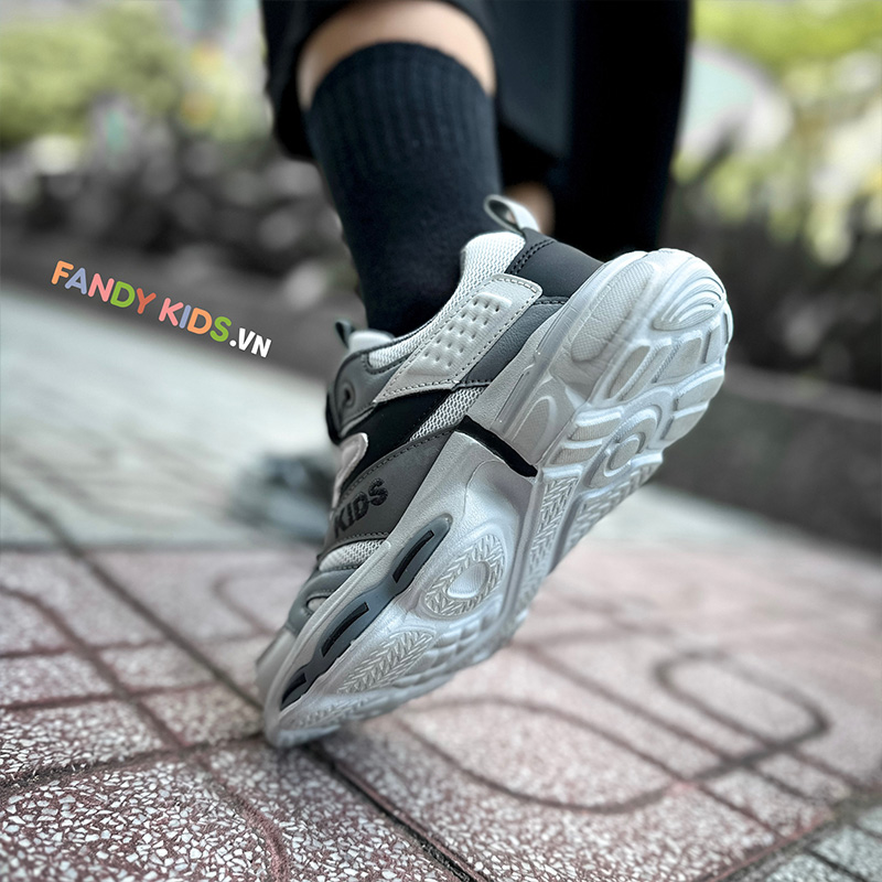 Giày thể thao trẻ em Fandy Kids Cloud Xám F8007