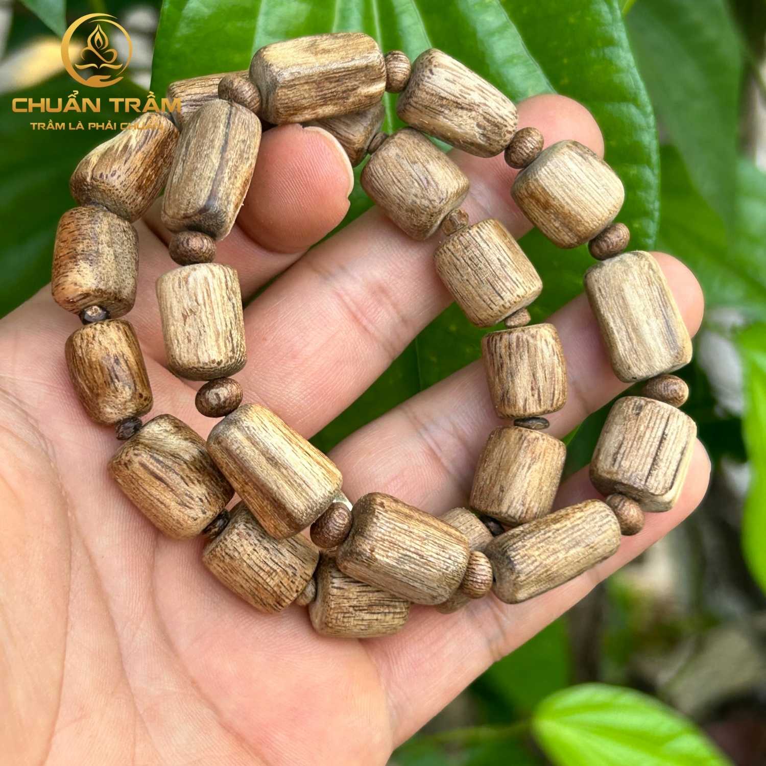 Vòng tay trầm hương banh đỏ kiểu thô - Chuẩn Trầm