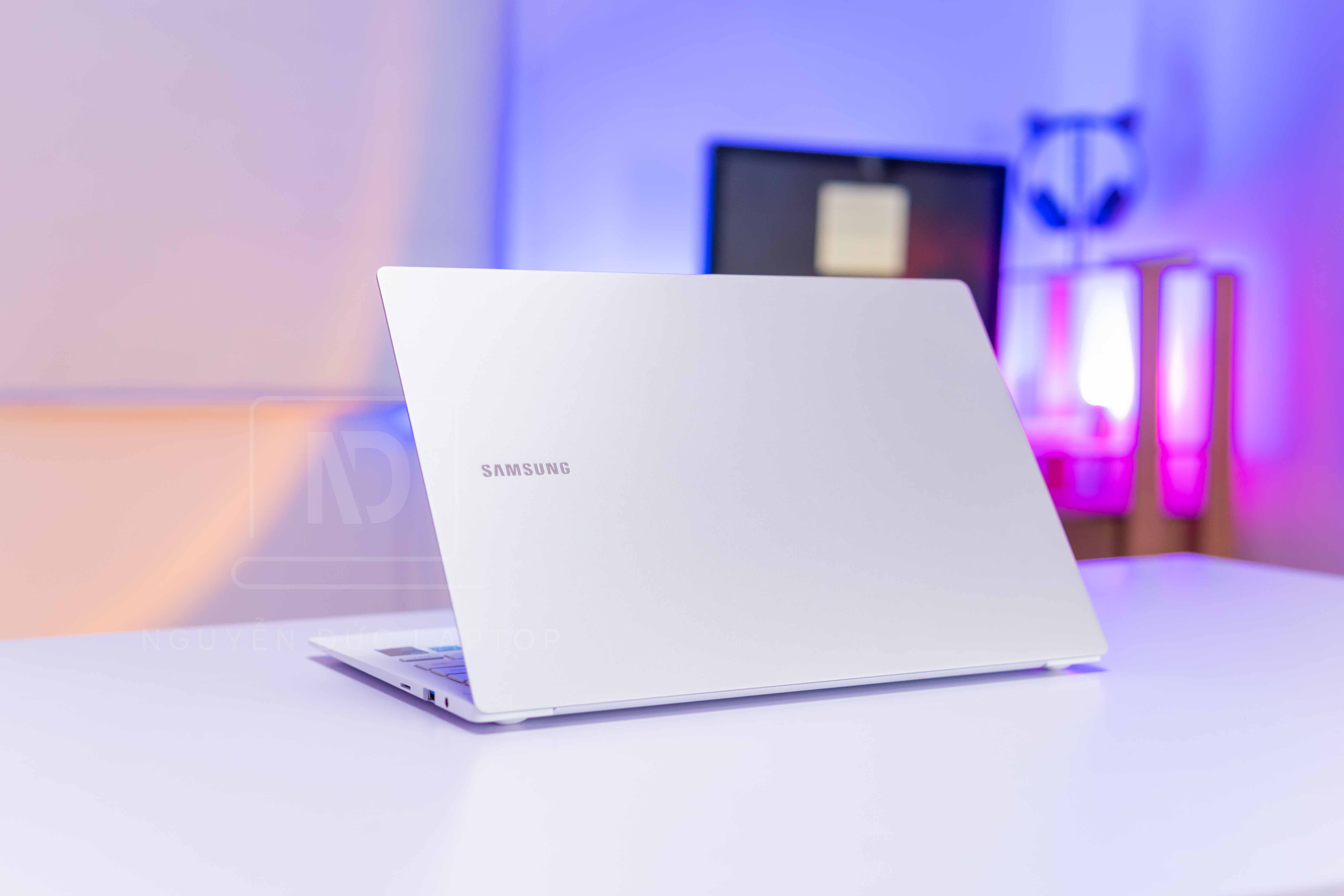 [Mới 100% Full Box] Laptop Samsung Galaxy Book Pro 13 - laptop siêu nhẹ chưa tới 1kg (core i5 ...