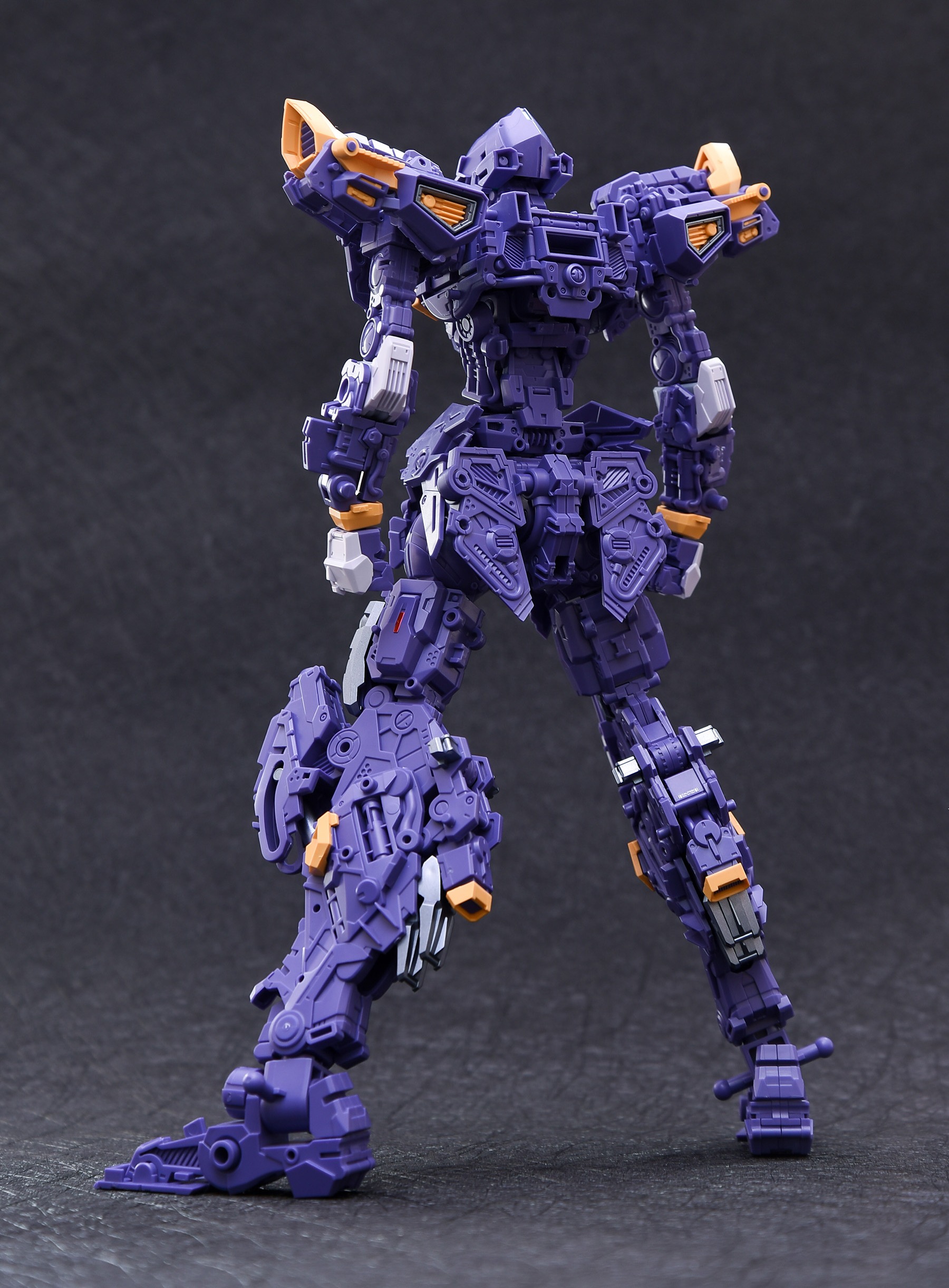 Mô hình lắp ráp Thunderbolt Cosmic General Purpose Combat Robot 1/100 ...