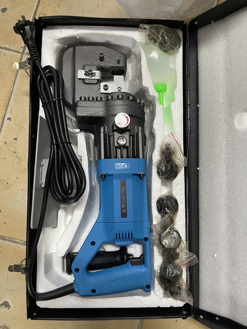 Máy Đột Thủy Lực Cầm Tay Rubi RBP-20 là một loại đột lỗ