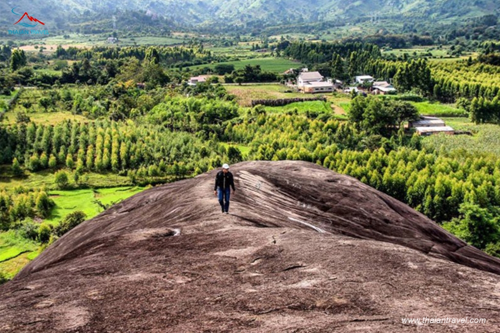 Núi đá voi Yang Tao - Tour Tây Nguyên 4N3Đ - THÁI AN TRAVEL