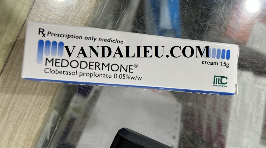 MEDODERMONE 15G (CLOBETASOL 0,05%) ĐIỀU TRỊ NGẮN HẠN VẨY NẾN, CHÀM DAI ...