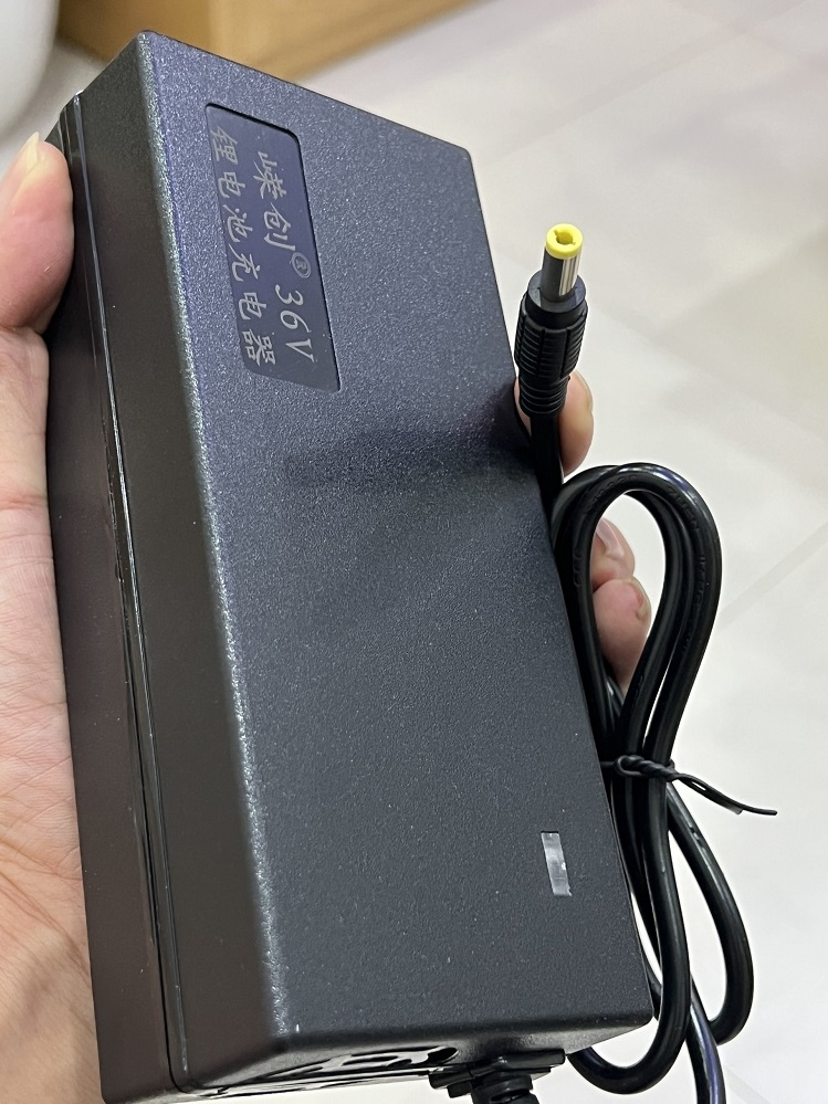 sạc pin 36v (sạc 36v-42v 2a)chân tròn 5.5mm - Đại lý phụ kiện 24h