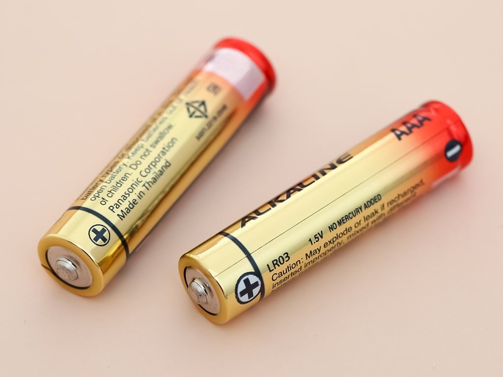 Pin tiểu AAA 1.5V Alkaline / chính hãng Panasonic / pin kiềm LR03 vỉ 2 ...