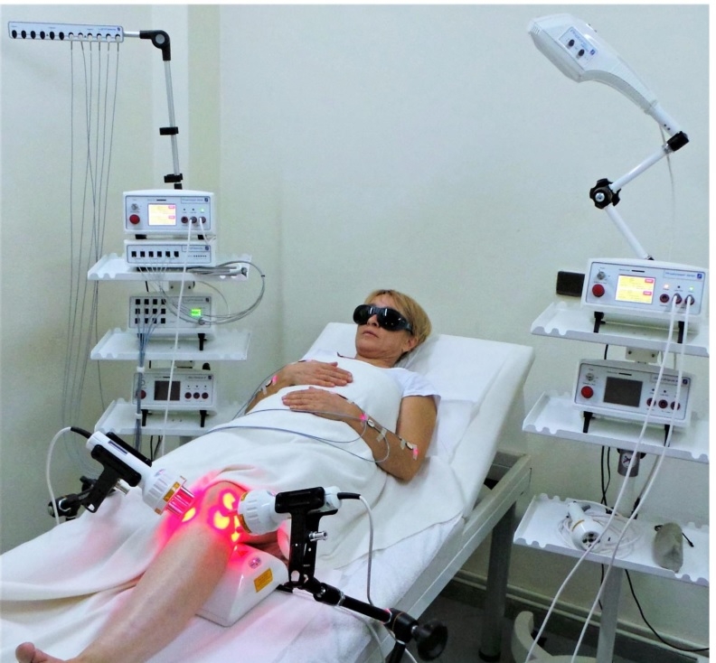 Máy laser châm cứu 12 kênh - Đức Việt Tiến