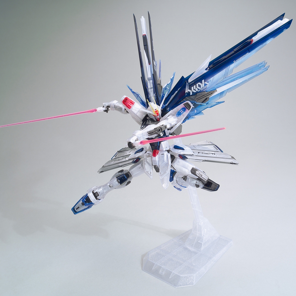 Bandai Mô Hình Gundam MG Freedom 2.0 Clear The Gundam Base Limited 1/ ...