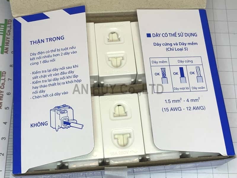 Ổ cắm đơn Panasonic có màn che WEV 1081 7SW (hộp 10 cái) | Điện, Nước ...