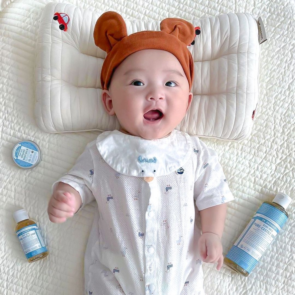 Xà phòng lỏng đa năng làm sạch an toàn cho mặt và cơ thể được làm từ dầu thực vật và không chứa ...