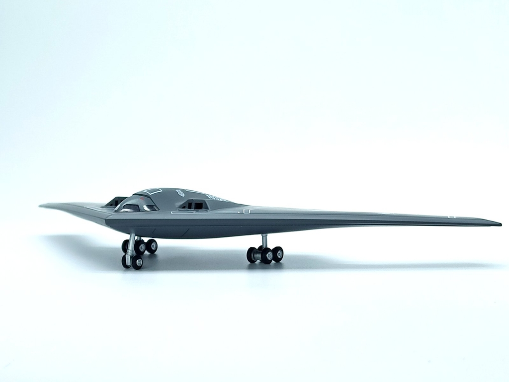 Mô hình máy bay B2 Bomber Legend Model
