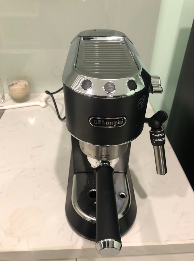 Máy pha cà phê Espresso Delonghi Dedica EC685.BK màu Đen giadungducplus