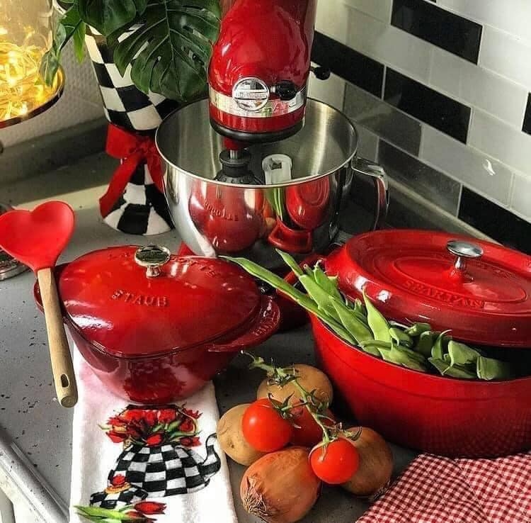 Nồi gang Staub trái tim 20cm 1.75L - made in France Tài Trang Hàng Đức