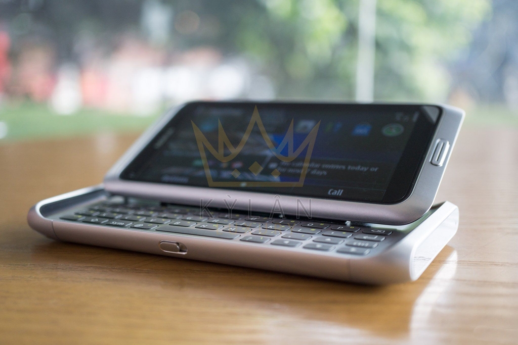 Nokia E7 và những điều cần biết về một huyền thoại | Kỳ Lân