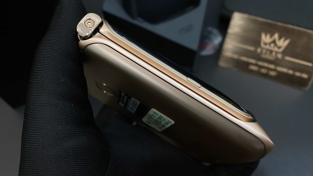 Motorola Razr 5G Gold | Kỳ Lân