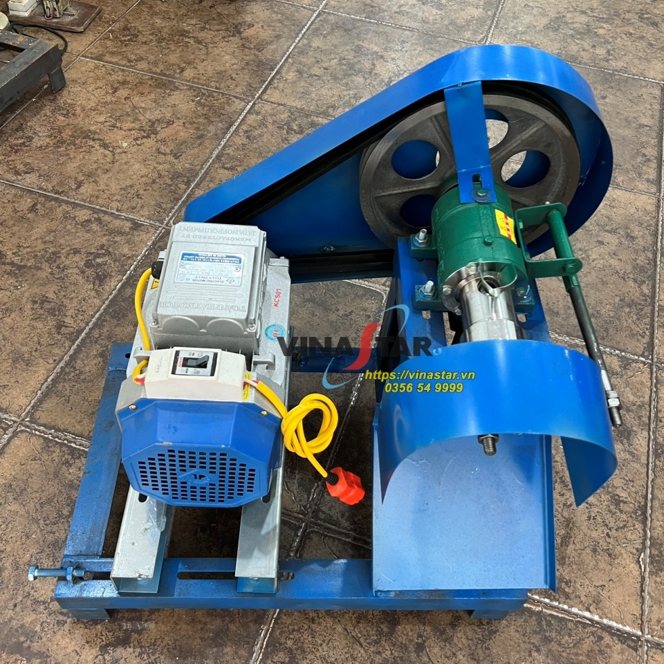 Máy nổ bỏng gạo 1 pha 7 béc công suất 3.5KW. Đi kèm khung bảo vệ. Điện máy Gia Huy