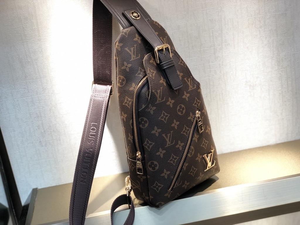 Chest Bag Louis Vuitton | Paul Smith