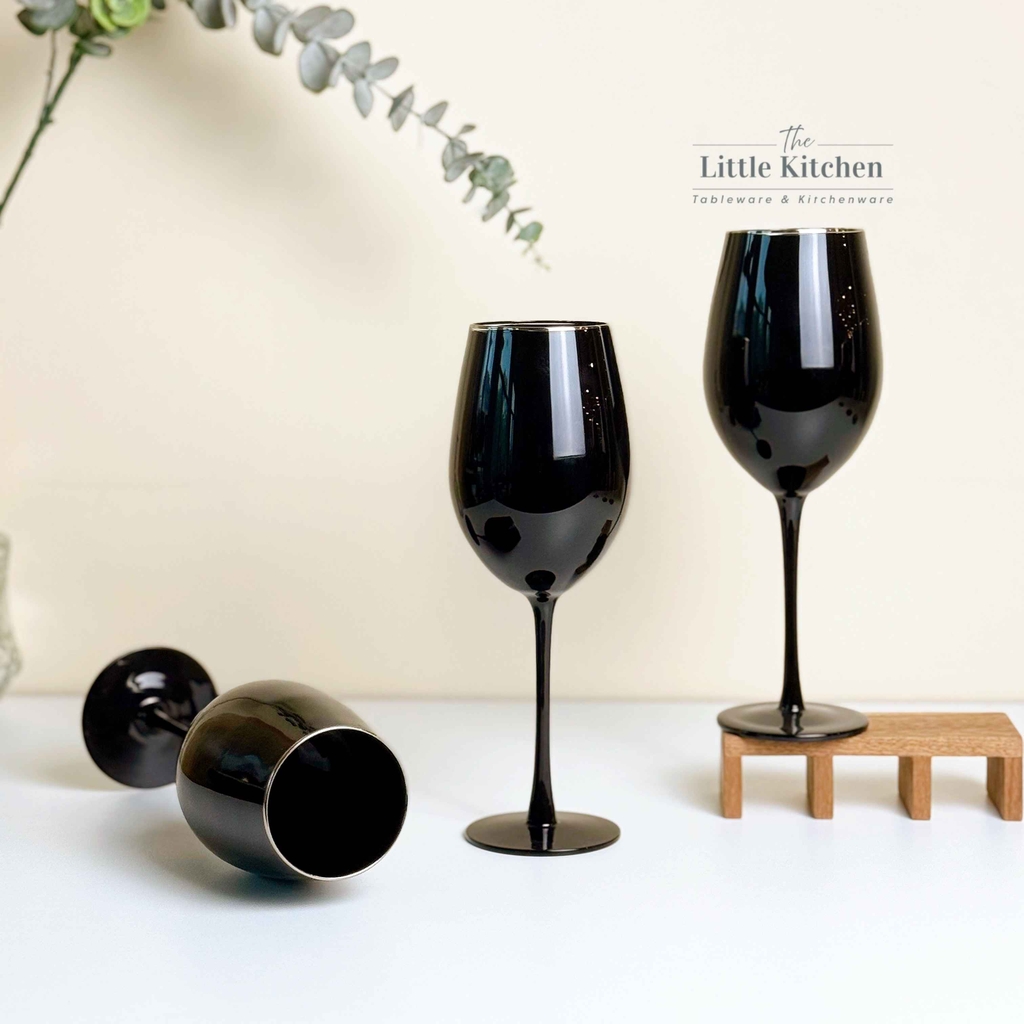 Ly vang thuỷ tinh đen viền bạc | The Little Kitchen