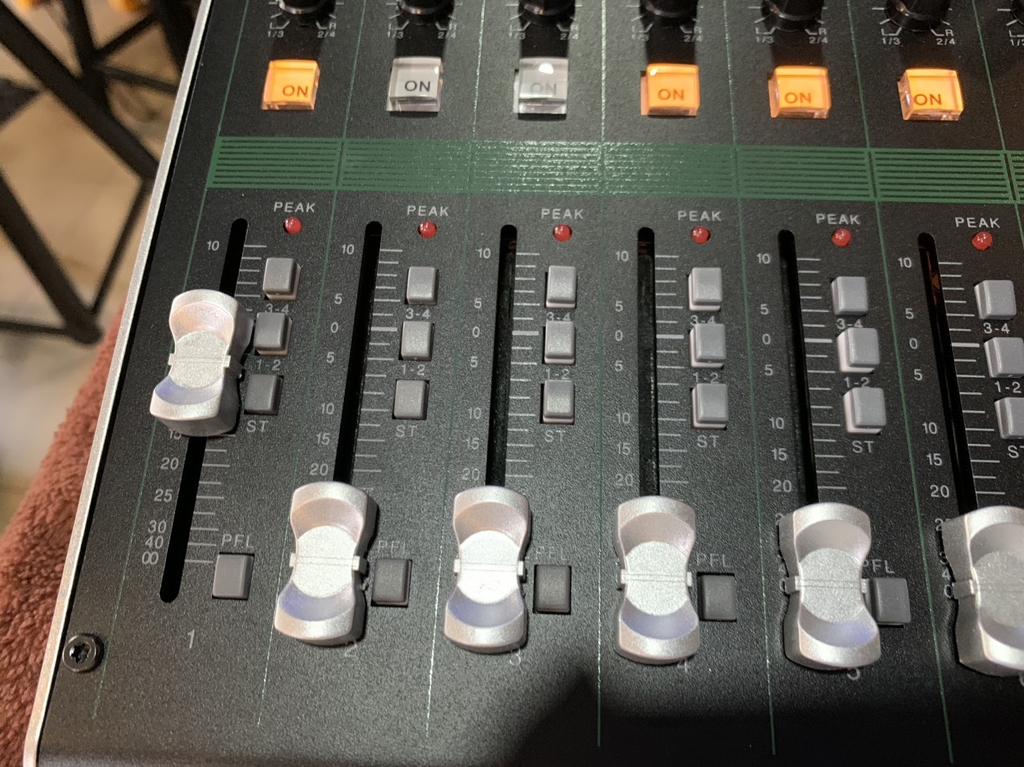 ELECTRO HOUSE XA-16PRO - Dual Effects Audio Mixer Console