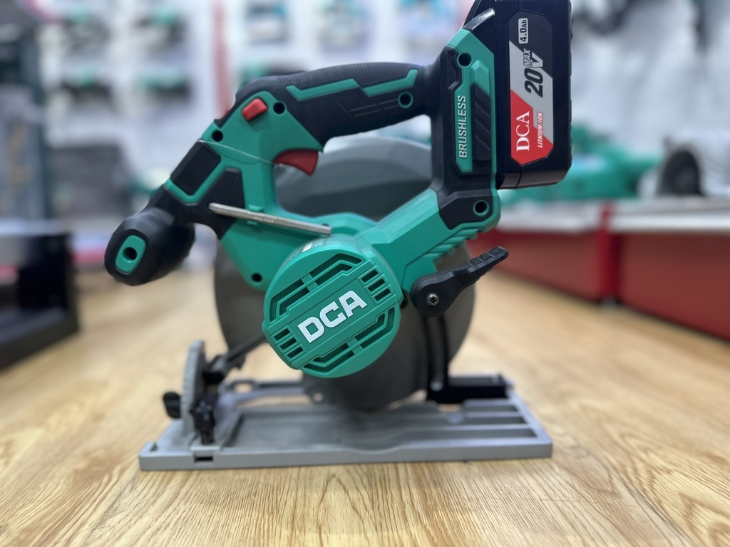 Máy cưa đĩa 185mm pin 20V DCA ADMY02-185DM