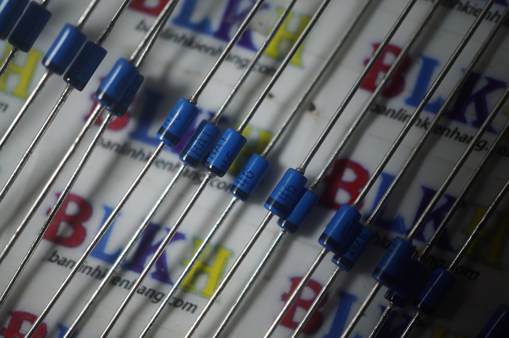 5 diode BAT46 BAT-46 100V 150mA chính hãng ST