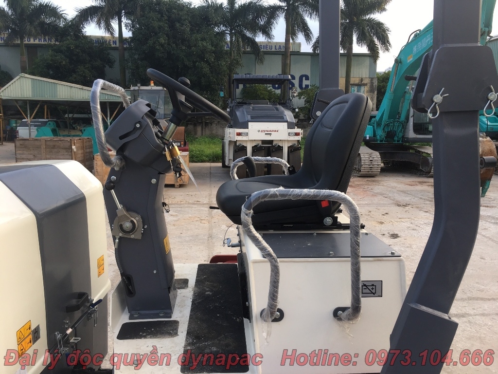 LU RUNG HAI BÁNH THÉP DYNAPAC CC1250 dynapac-vn.vn
