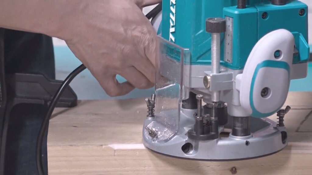 Máy phay gỗ 1200W Total TR110816